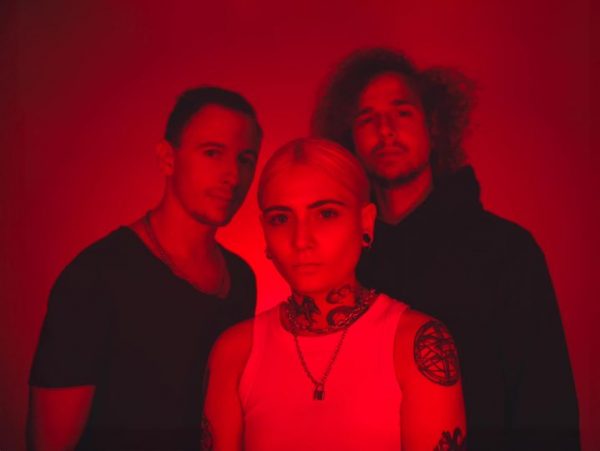 SPIN TWICE – Die französische Wundergitarristin Tina S. ist mit ihrer ...